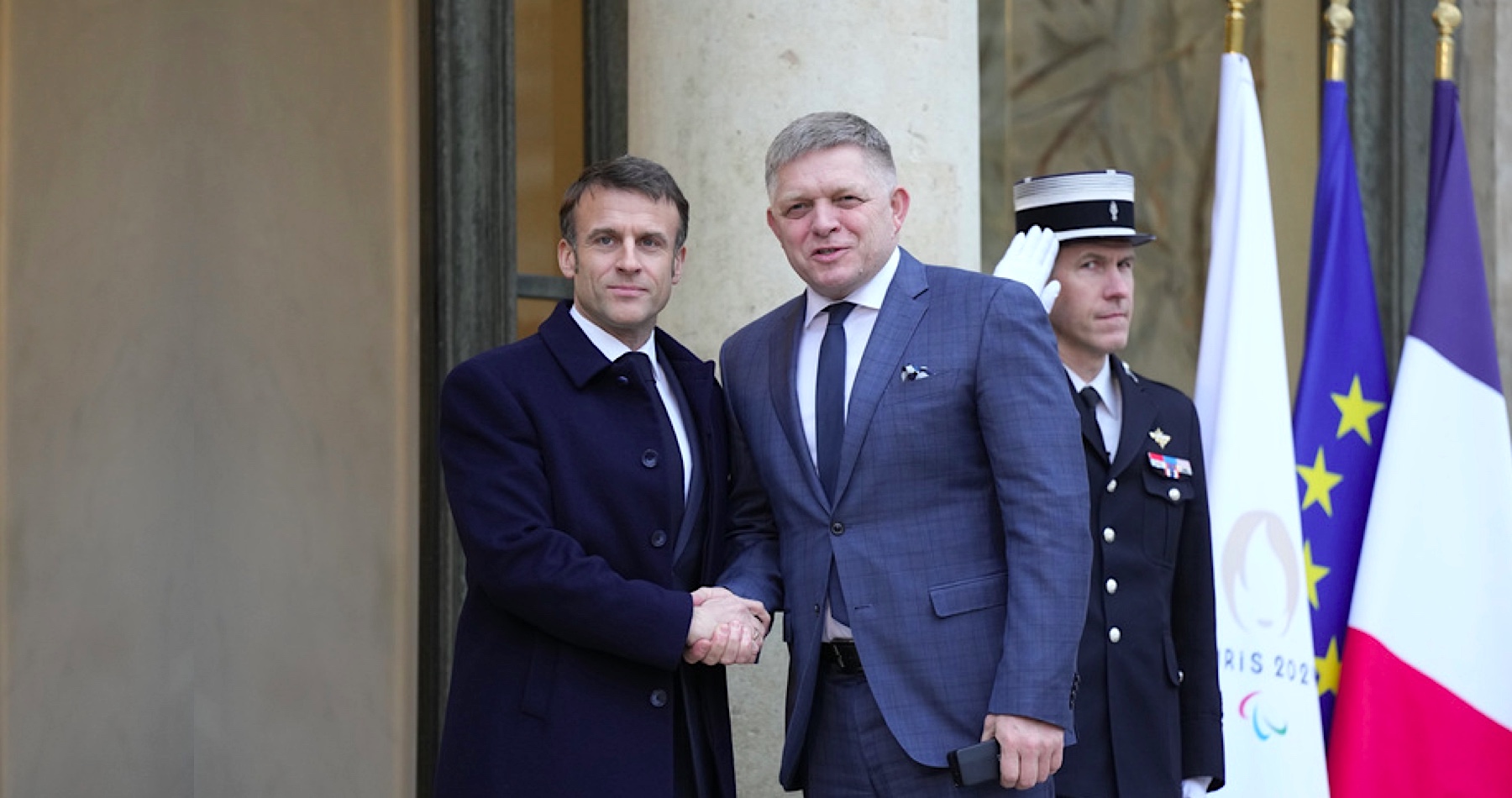 VIDEO: Robert Fico rokoval dve hodiny s Emmanuelom Macronom o aktuálnej ...