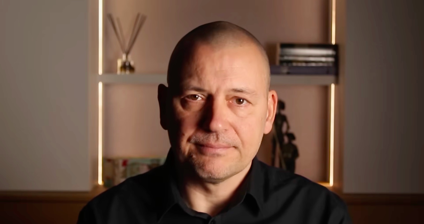 VIDEO: Exriaditeľ špionážnej kontrarozviedky SIS Peter Tóth rozoberá ...
